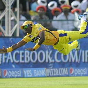 IPL Extras: Bravo suffers shoulder injury - Rediff Cricket