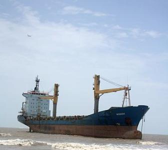 MT Pavit finally sails out of Mumbai's Juhu beach - Rediff.com India News