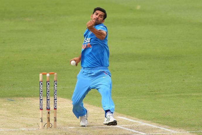 Has Mohit Sharma become Dhoni's new 'go-to' man? - Rediff Cricket