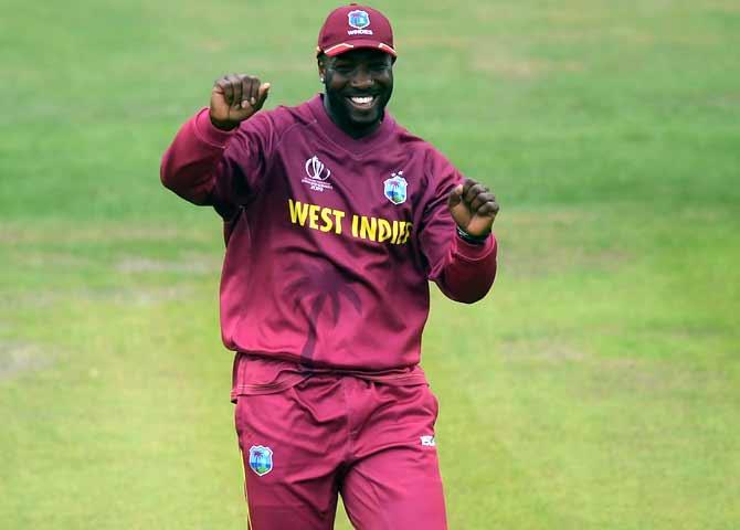 England elect to bowl; Russell back for WI