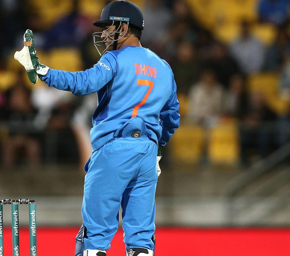 Should BCCI Retire Dhoni s Jersey No 7 Rediff Cricket