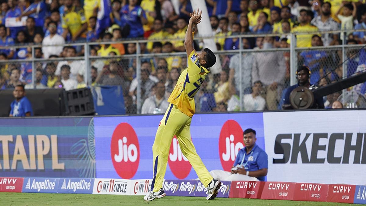 IPL 2025: When Dhoni Overlooked Potential LBW - Rediff Cricket