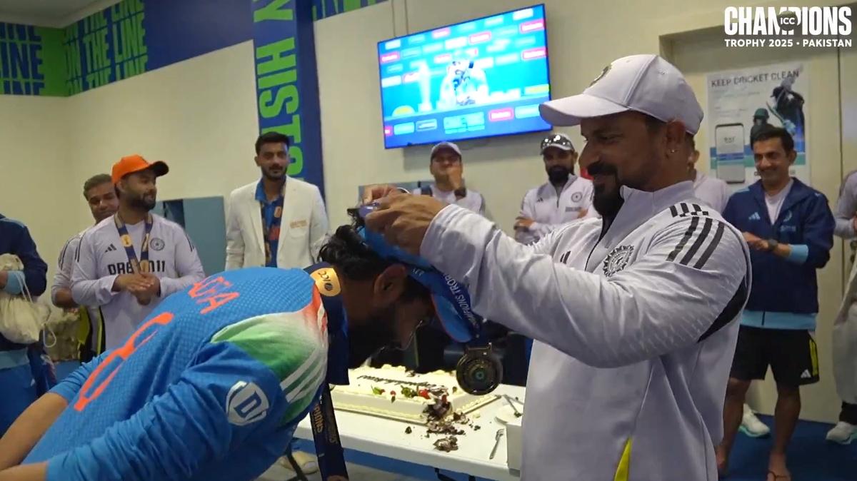 Who Walked Away With Best Fielder Medal? - Rediff Cricket