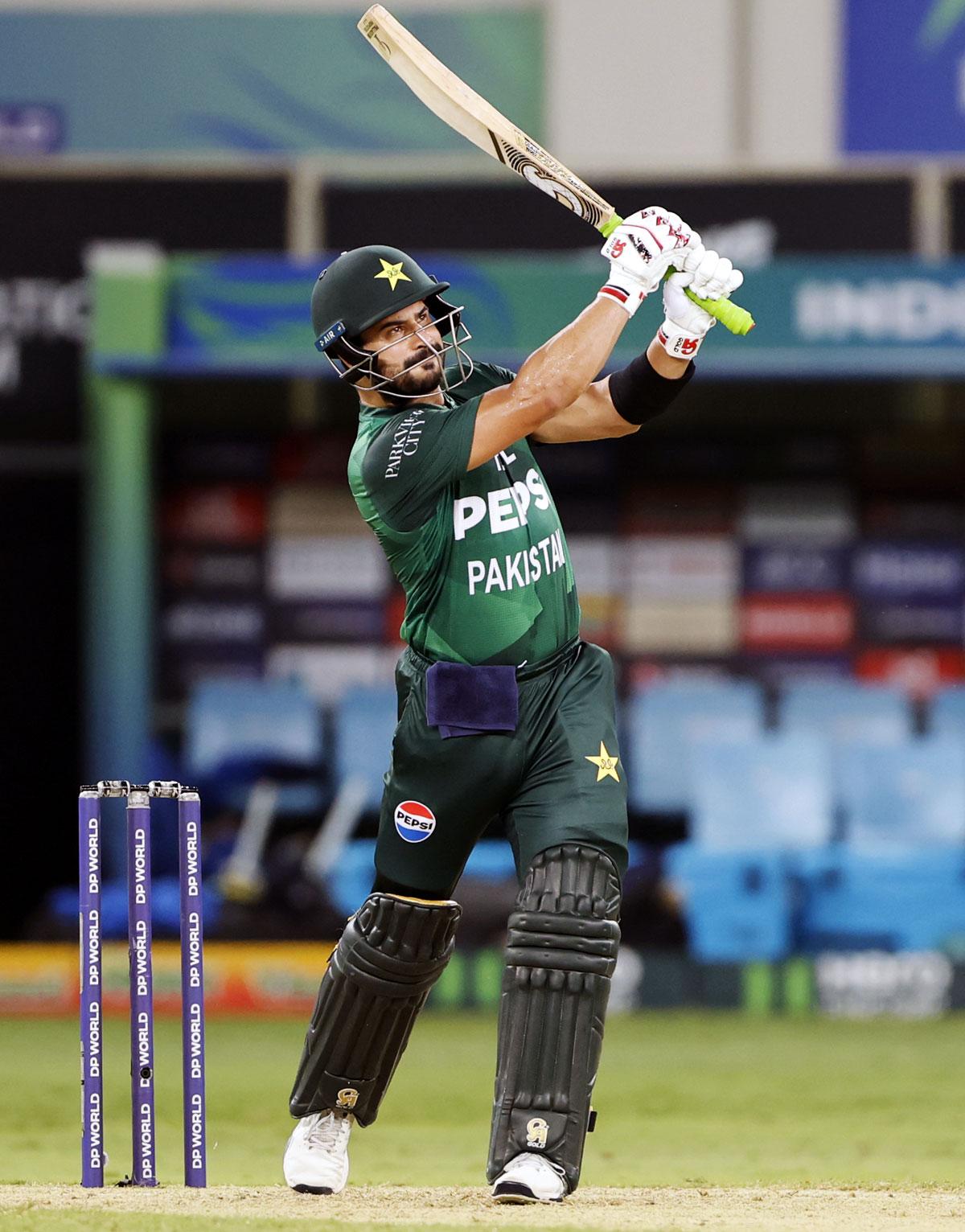 Farhan's fifty powers Pakistan to 171