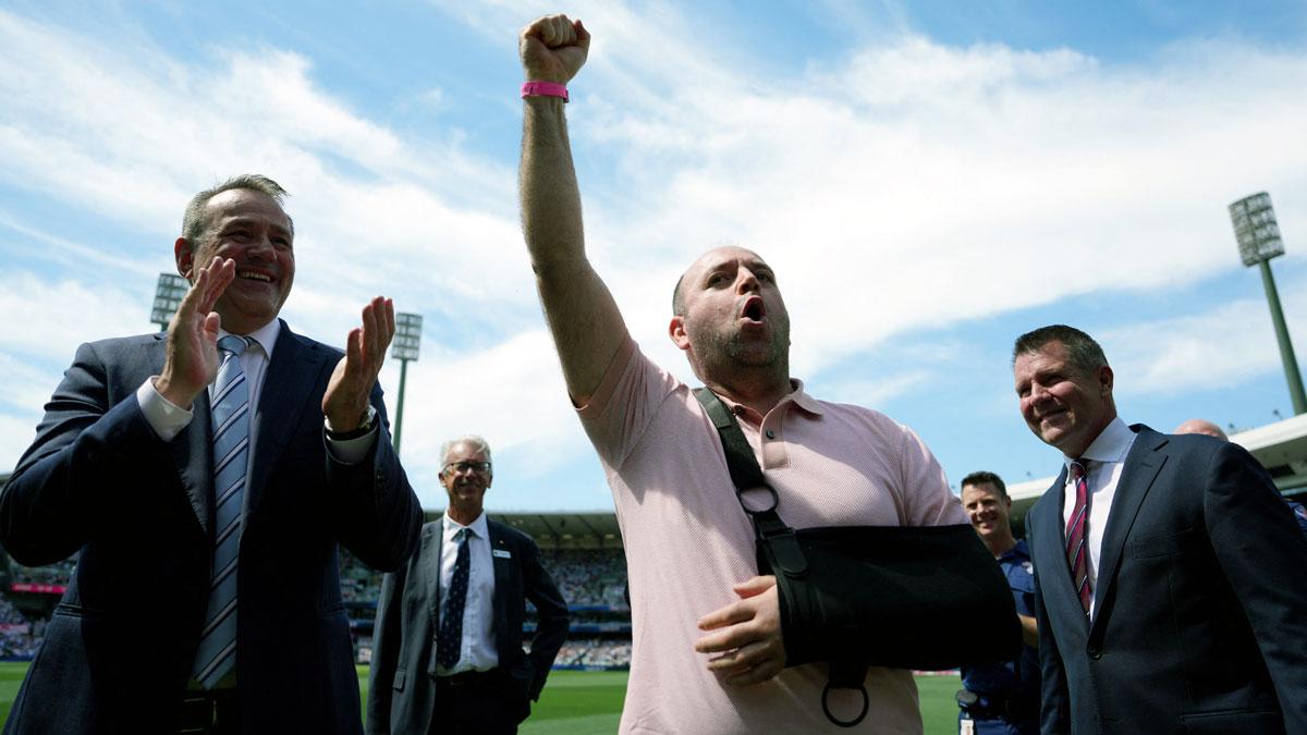 Bondi Beach Heroes Honoured At SCG | Rediff-TV | Rediff.com