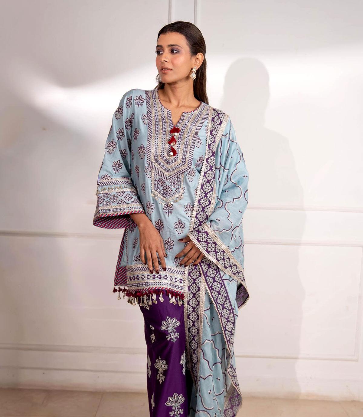 Hebah Patel's Style Comes With A Twist | Rediff-TV | Rediff.com