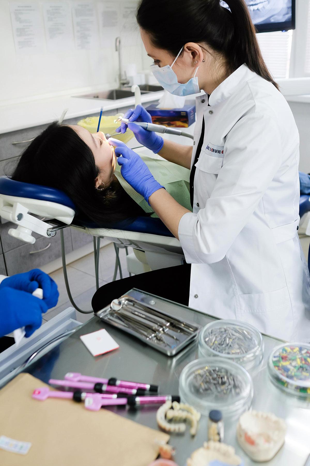 Rs 2L Scholarship For Aspiring Dentists | Rediff-TV | Rediff.com