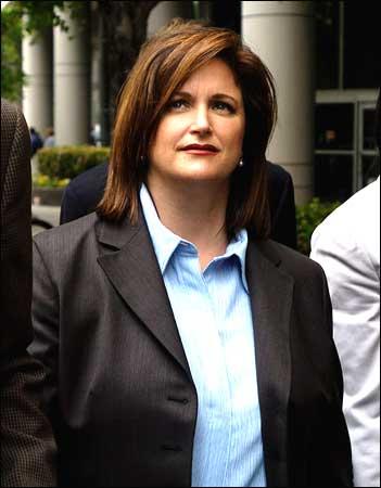 Ex-Enron employee begins her jail term