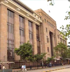 Fire breaks out at old RBI building - Rediff.com Business
