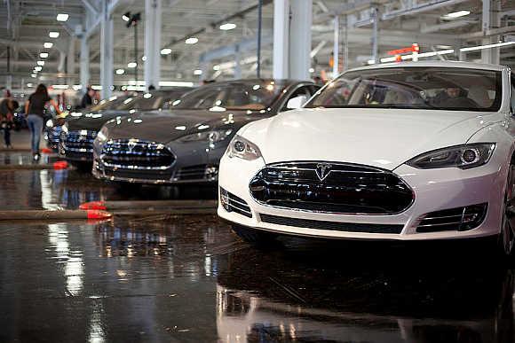 Tesla's unique and ambitious plan to sell cars - Rediff.com Business