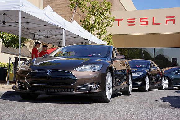 Tesla's unique and ambitious plan to sell cars - Rediff.com Business