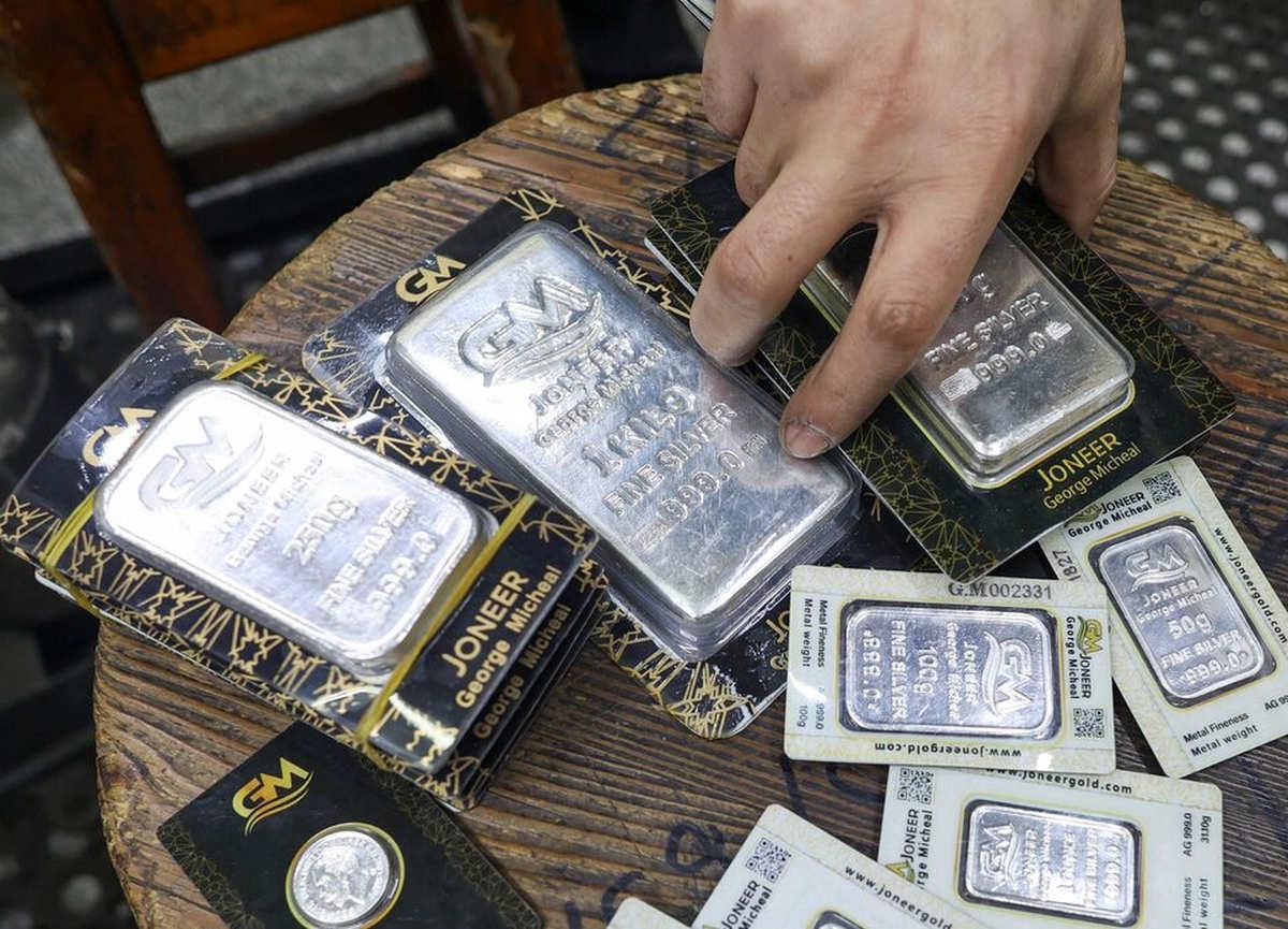 Silver price breaches Rs 3 lakh a kg mark for first time | Rediff-TV ...
