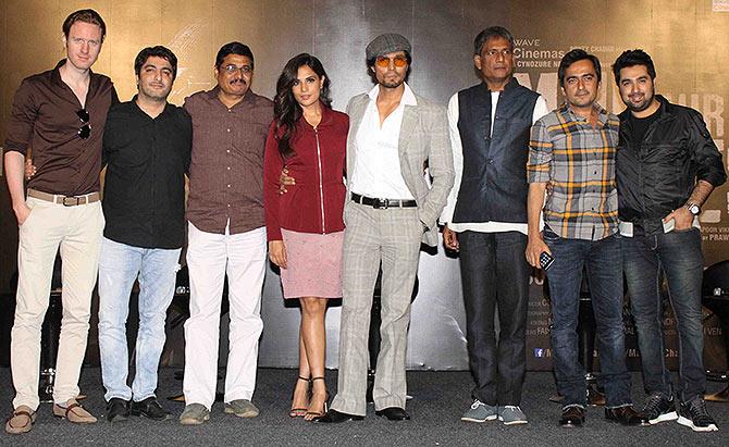 PIX: When Richa Chadha kissed Charles Sobhraj! - Rediff.com movies PIX: When Richa Chadha kissed Charles Sobhraj! - Rediff.com movies