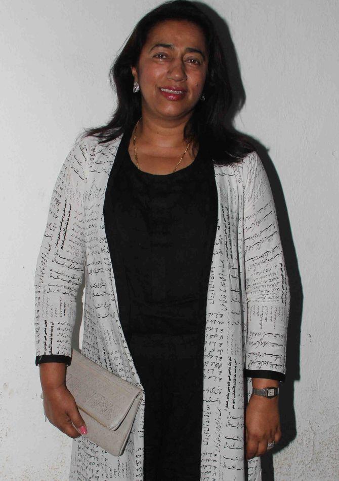 PIX: Rishi Kapoor, Meera Chopra watch Satish Kaushik's play - Rediff ...