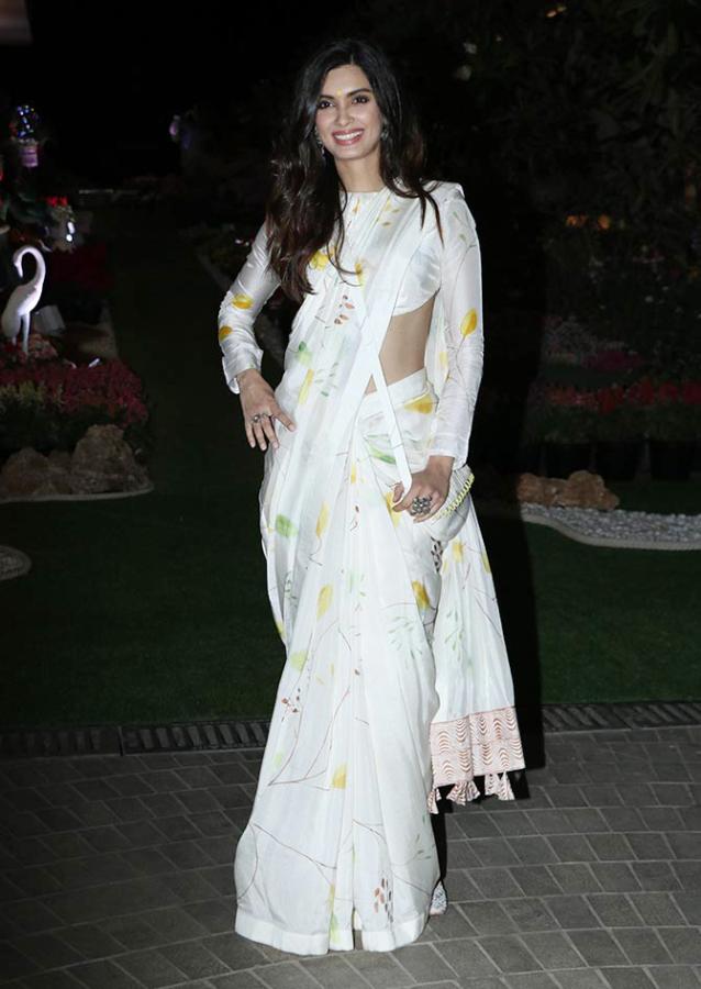 Video: Priyanka-Nick celebrate Holi with Katrina - Rediff.com movies Video: Priyanka-Nick celebrate Holi with Katrina - Rediff.com movies