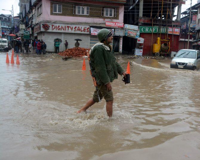 Kashmir Floods 10 Dead In Landslide Rs 235 Cr Sanctioned To Meet