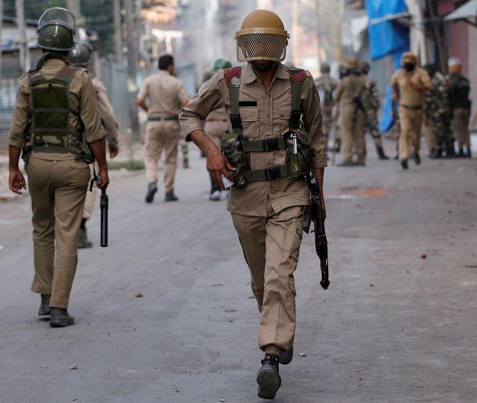 500 arrested as police seeks to end protests in Valley - Rediff.com ...