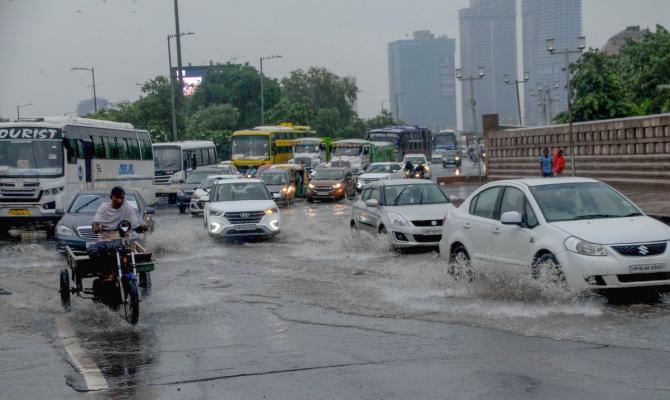 Pix Heavy Rains Lead To Waterlogging Traffic Snarls In Delhi Rediff