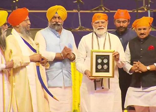 PM releases commemorative coin, stamp on 400th Parkash Purab celebrations PM releases commemorative coin, stamp on 400th Parkash Purab celebrations