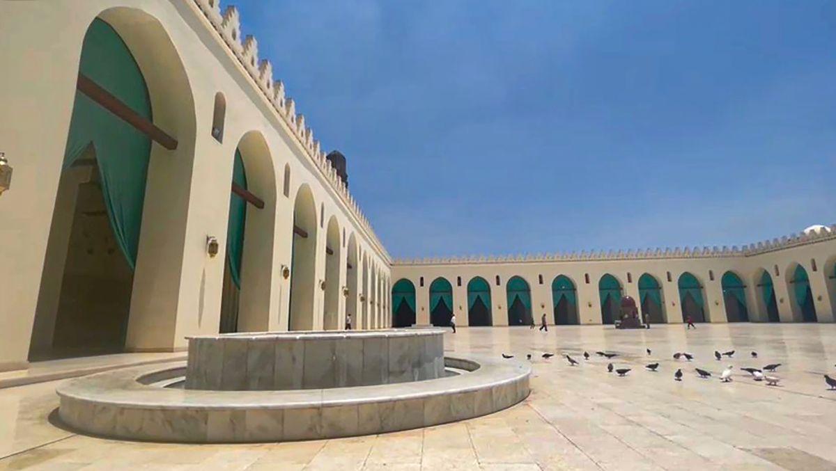 Modi to visit historic Al-Hakim Mosque tomorrow