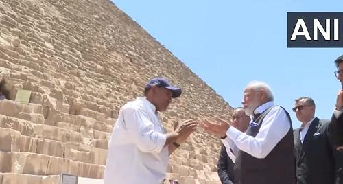 Modi visits pyramid of Giza in Cairo