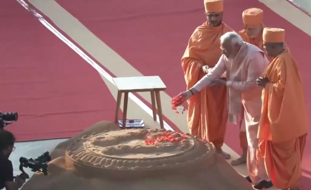 Modi arrives at first Hindu temple in Abu Dhabi