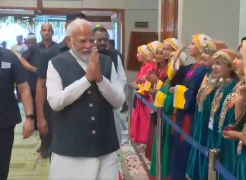 Modi arrives in Srinagar in 1st visit to J-K after LS polls