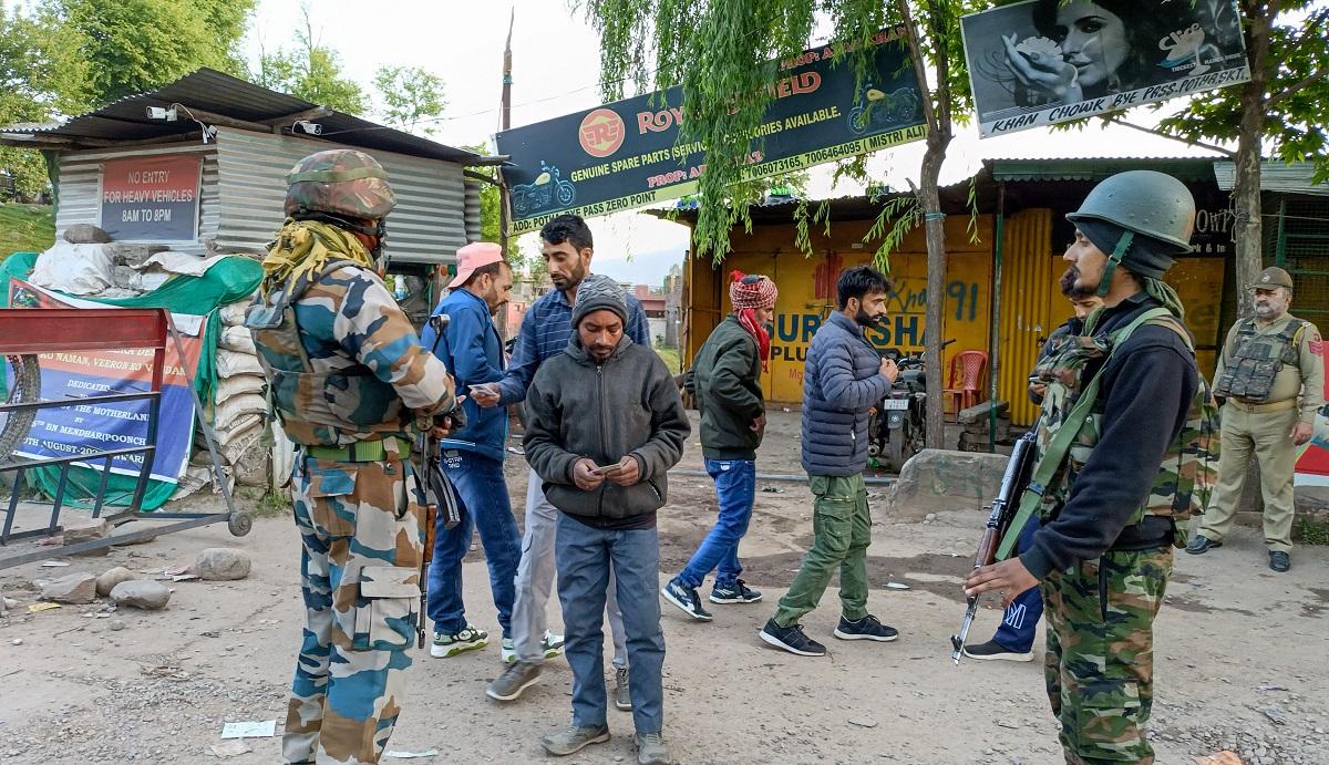 More than 20 detained, but no breakthrough in Poonch attack probe - Rediff.com India News