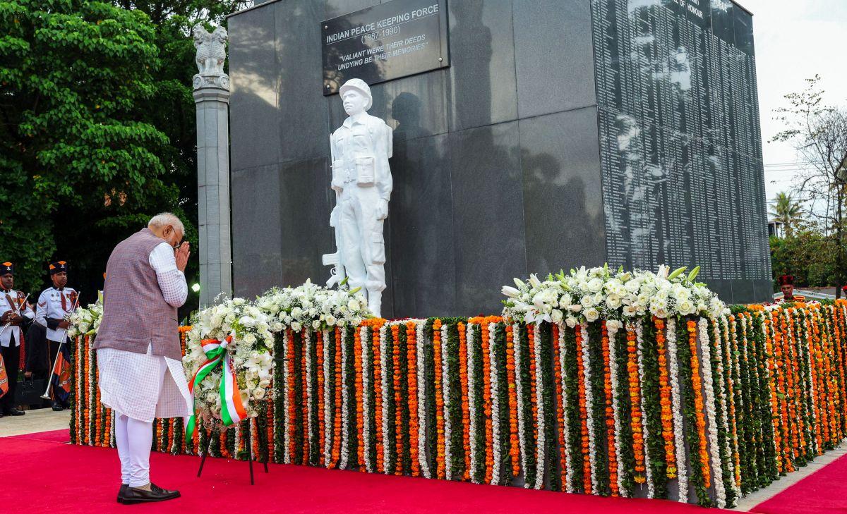 PM lays wreath at IPKF memorial in Colombo