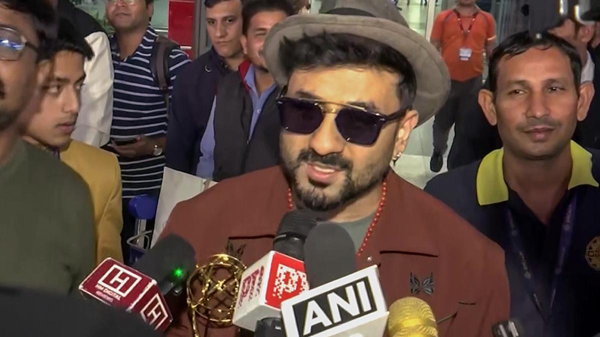 Actor Vir Das slams Air India for wheelchair fiasco, airline apologises - Rediff.com India News
