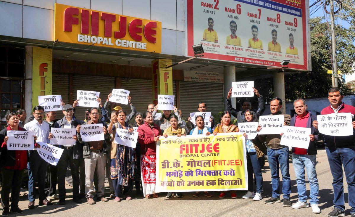 ED raids FIITJEE premises in money laundering probe - Rediff.com India News