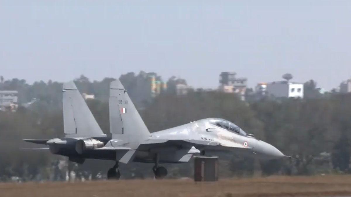 Watch The Sukhoi Su-30 MKI Soar! - Rediff.com India News