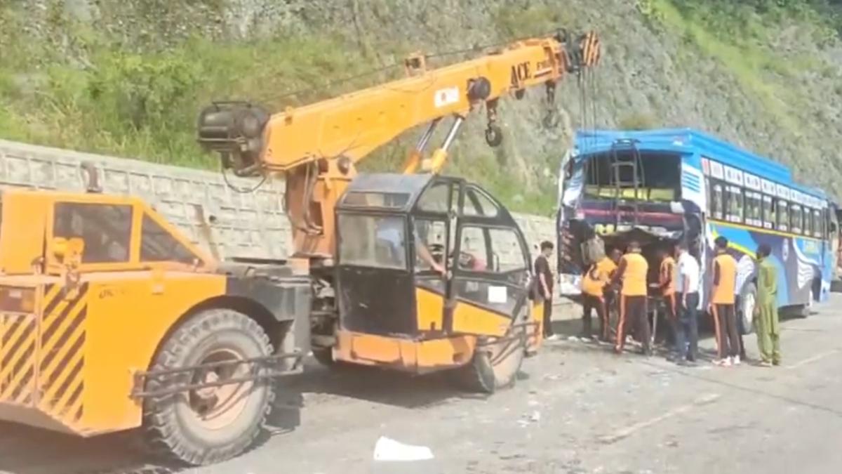 Several Amarnath pilgrims hurt in bus pile-up in J-K's Ramban - Rediff.com India News