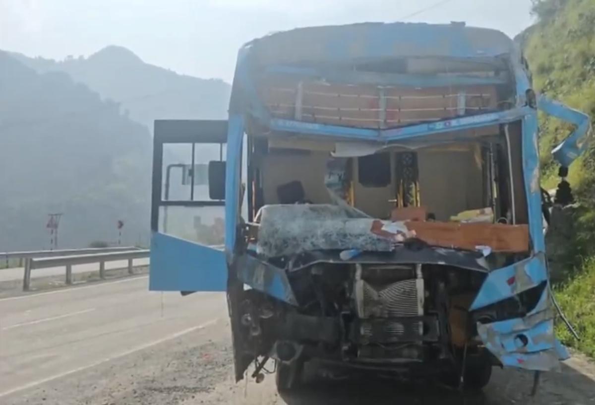 Several Amarnath pilgrims hurt in bus pile-up in J-K's Ramban - Rediff.com India News