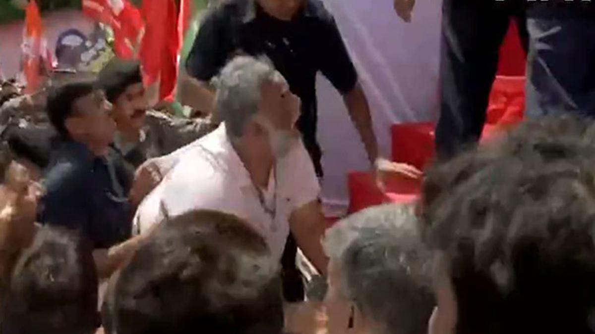 Kanhaiya Kumar, Pappu Yadav stopped from boarding Rahul Gandhi's van - Rediff.com India News