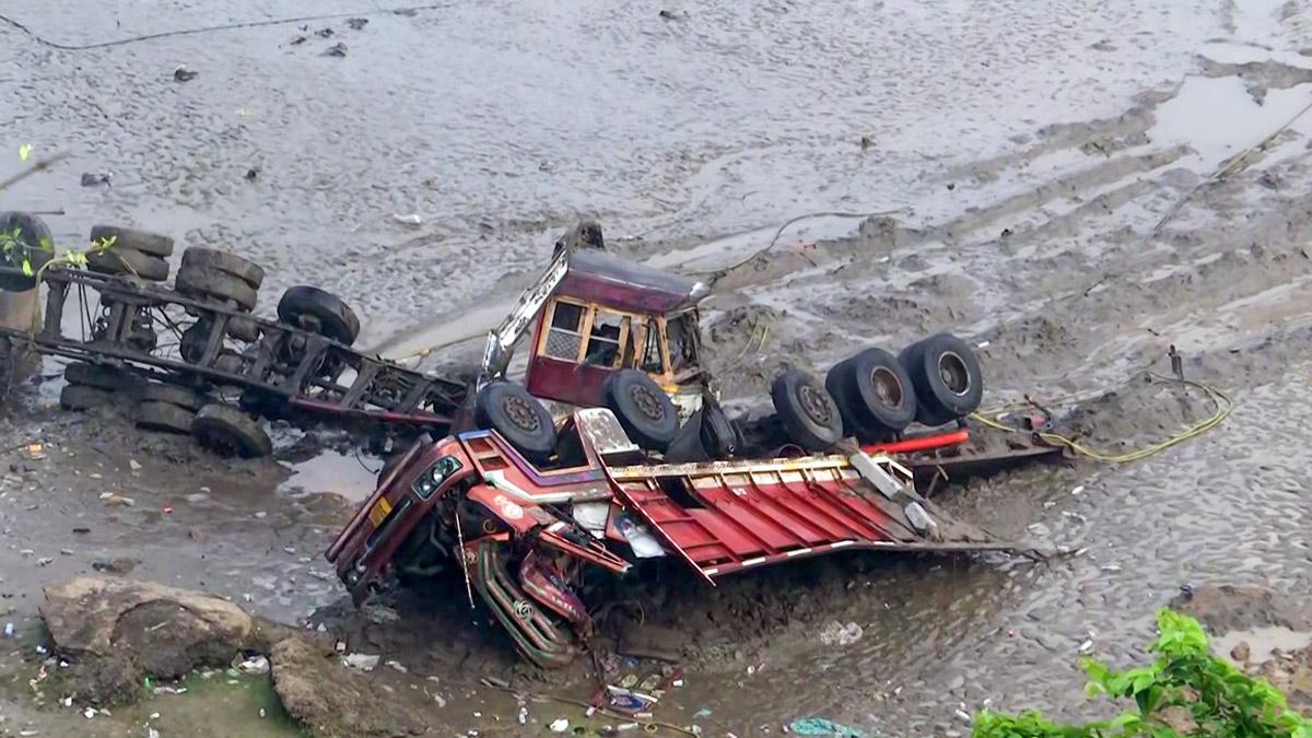 19 dead in Vadodara bridge collapse, 7000 bridges inspected