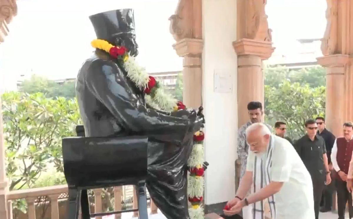 Modi visits RSS founder's memorial, pays tribute