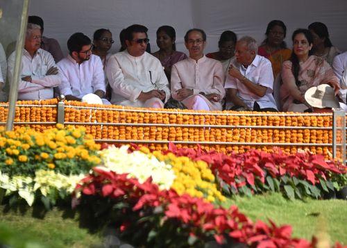 Thackerays pay homage to Bal Thackeray